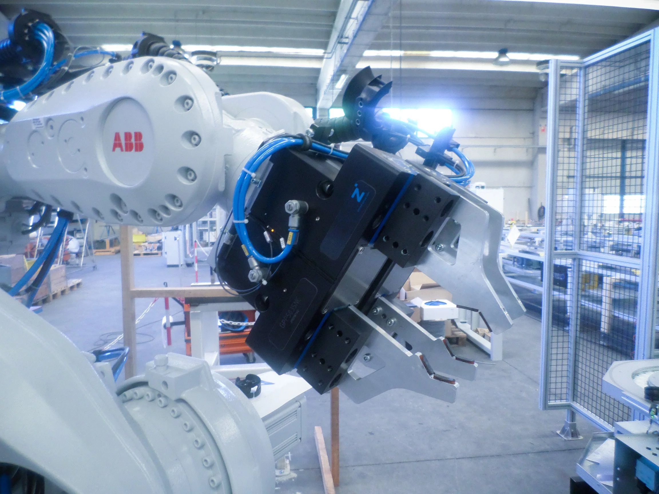 Robot cells & automation — EWAB Conveyor Automation Systems