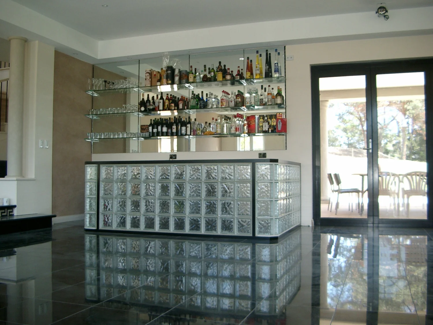 Installing glass bricks glass blocks, glass blocks Melbourne glass ...