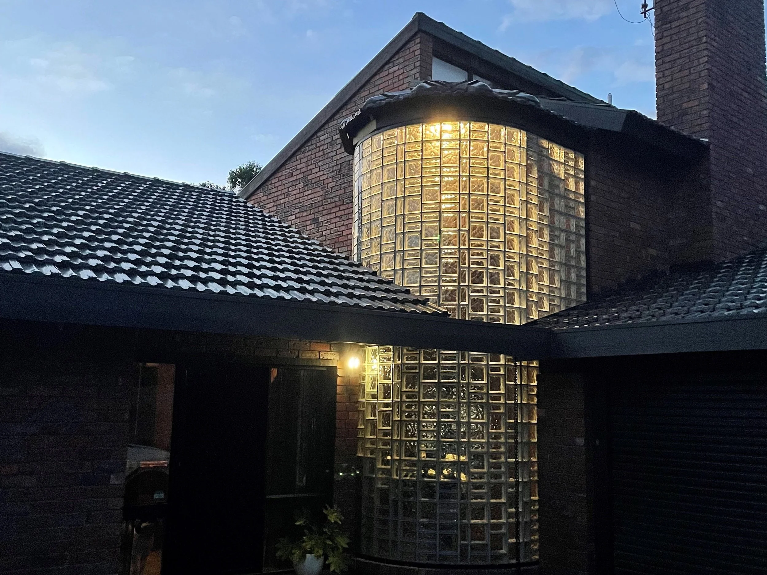Curved Glass Block Mosaic Mt Eliza — Absolute Brilliance Glass Bricks
