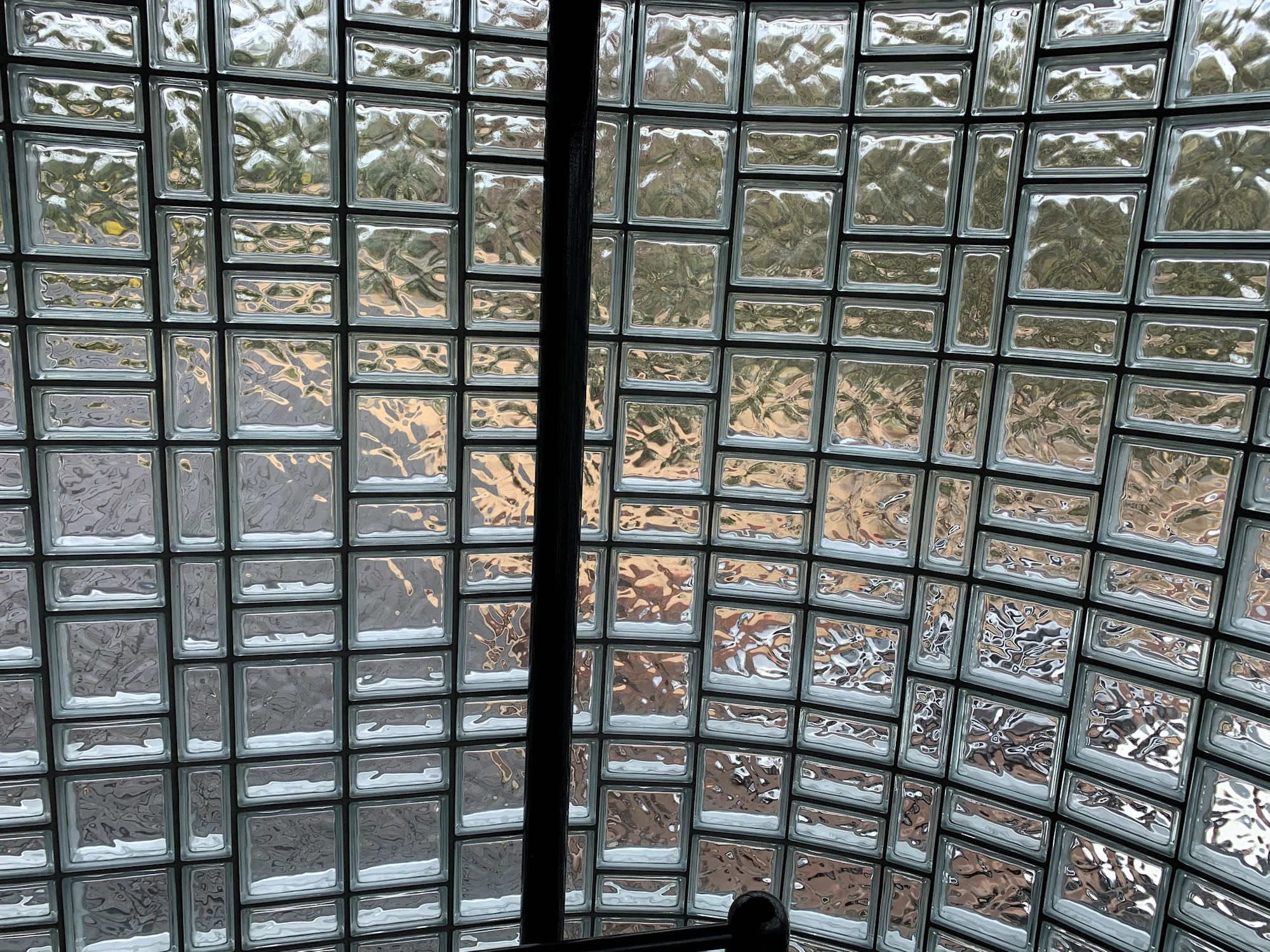 Curved Glass Block Mosaic Mt Eliza — Absolute Brilliance Glass Bricks