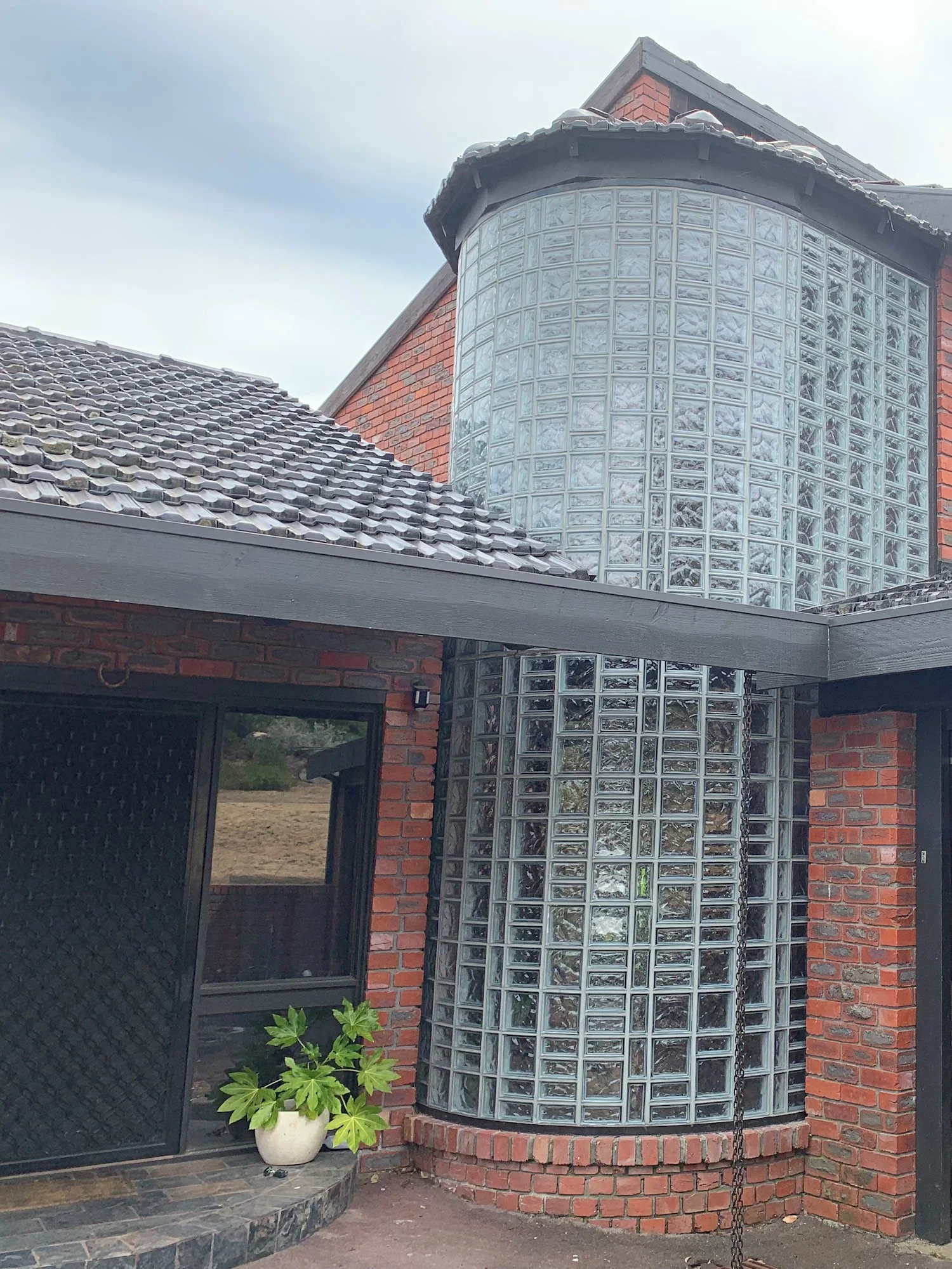 Curved Glass Block Mosaic Mt Eliza — Absolute Brilliance Glass Bricks
