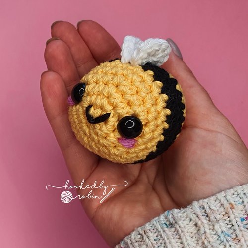 Amigurumi Tiny Bee [Free Video Tutorial & Written Pattern!] — Hooked by ...