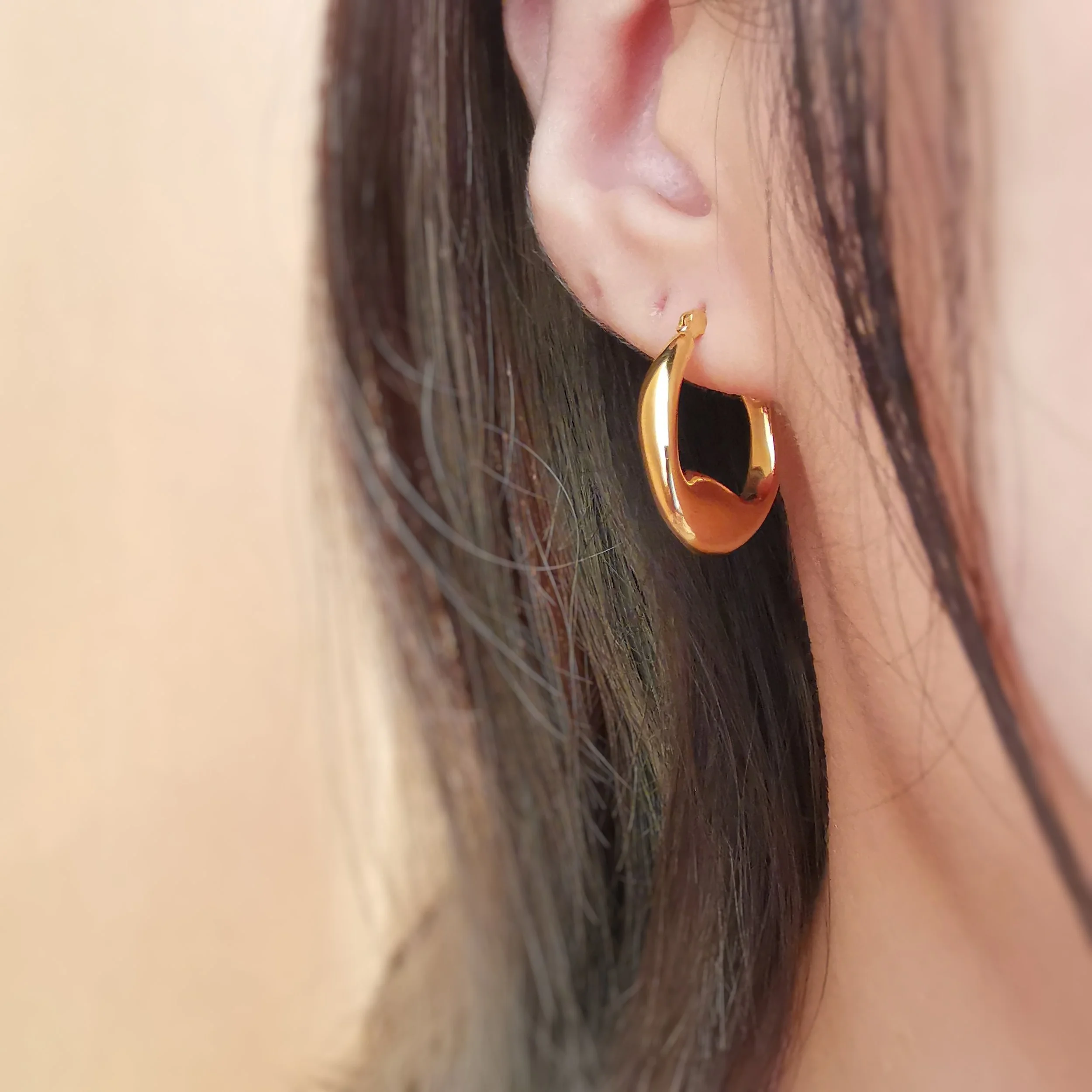 18K Plain Gold Hoop Earrings — Lovélle Jewellery
