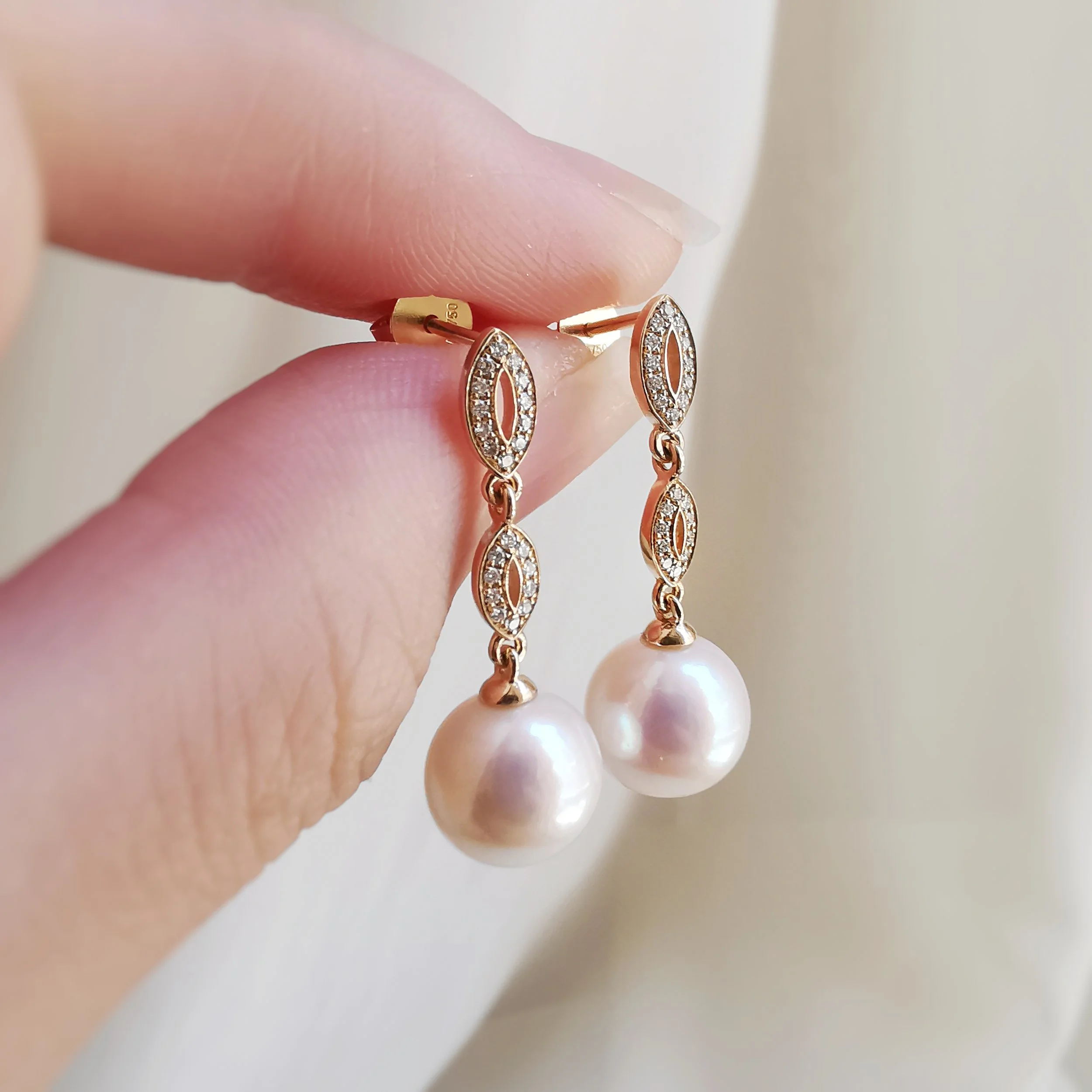 18K Spindle Shaped Diamond Pearl Earring — Lovélle Jewellery
