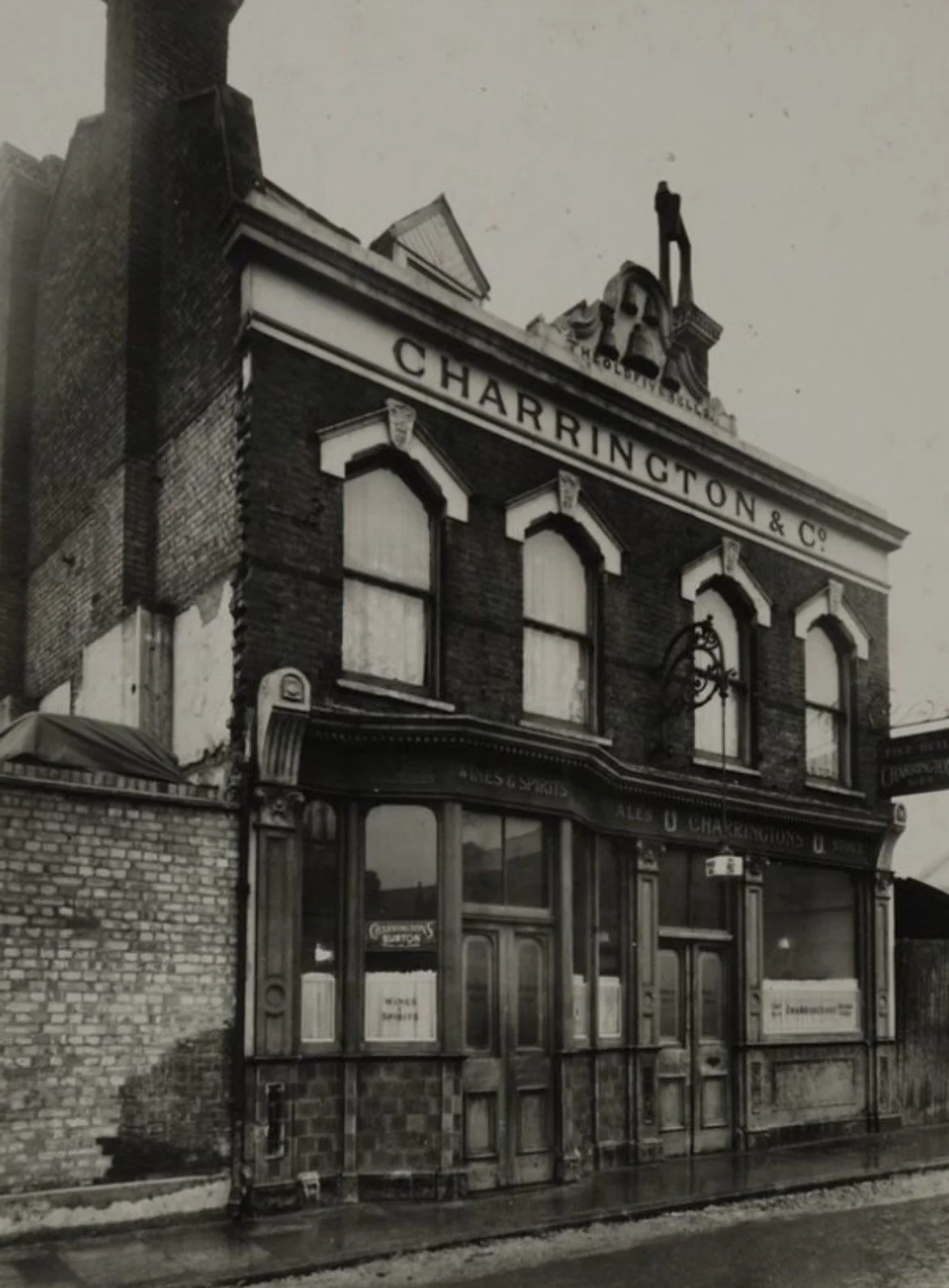 Store 2 — London Pub Explorer