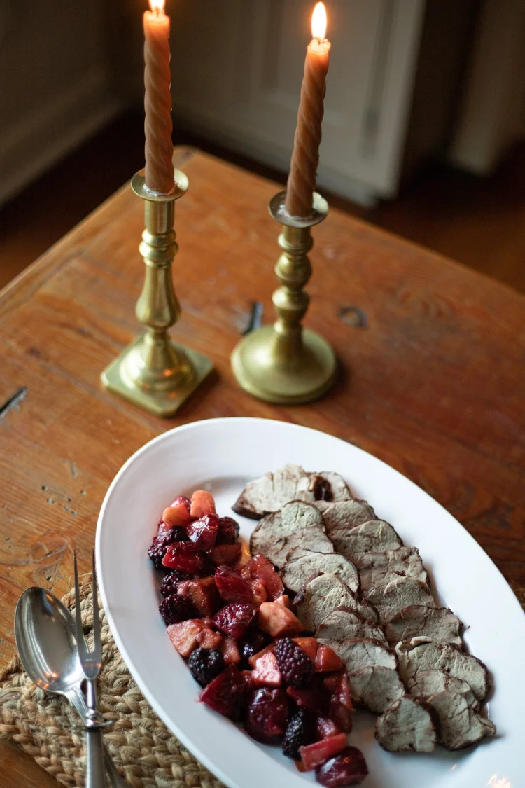 Cinnamon-Dusted Pork Tenderloin with Roasted Fruit for an Early Autumn ...