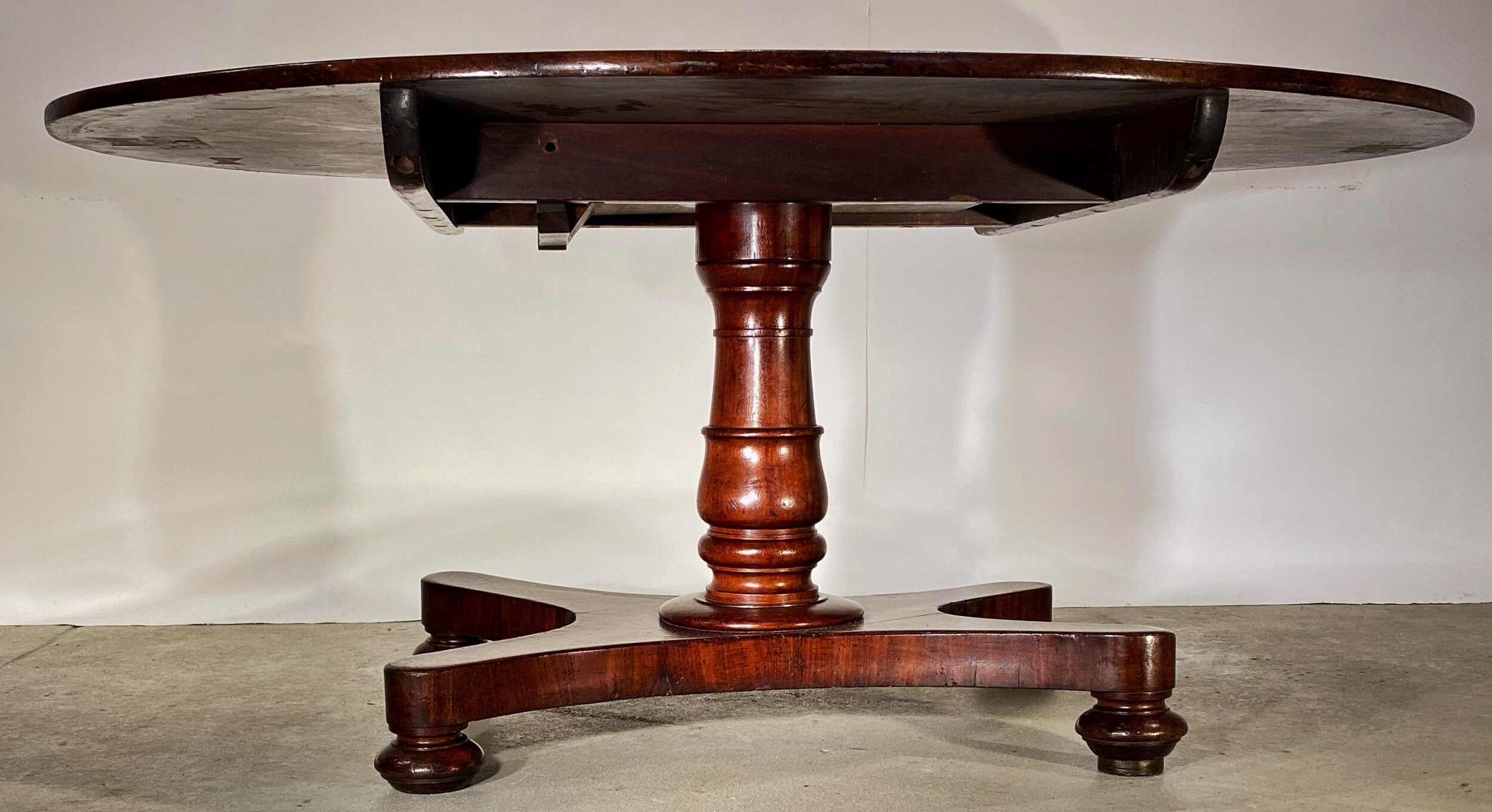 18th Century English Breakfast Center Table — RDW Antiques
