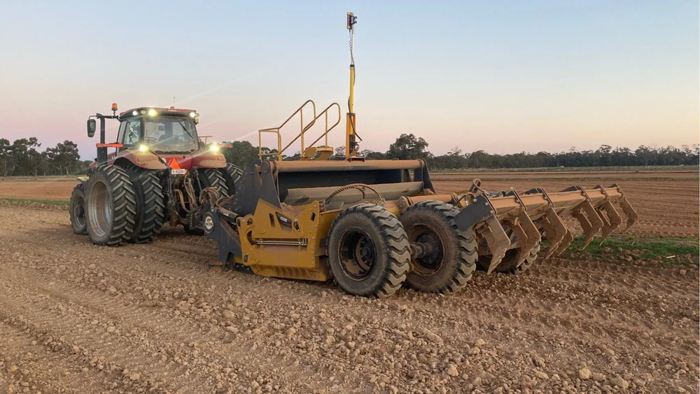 Laser Graders and Scrapers — Lawless Lasers