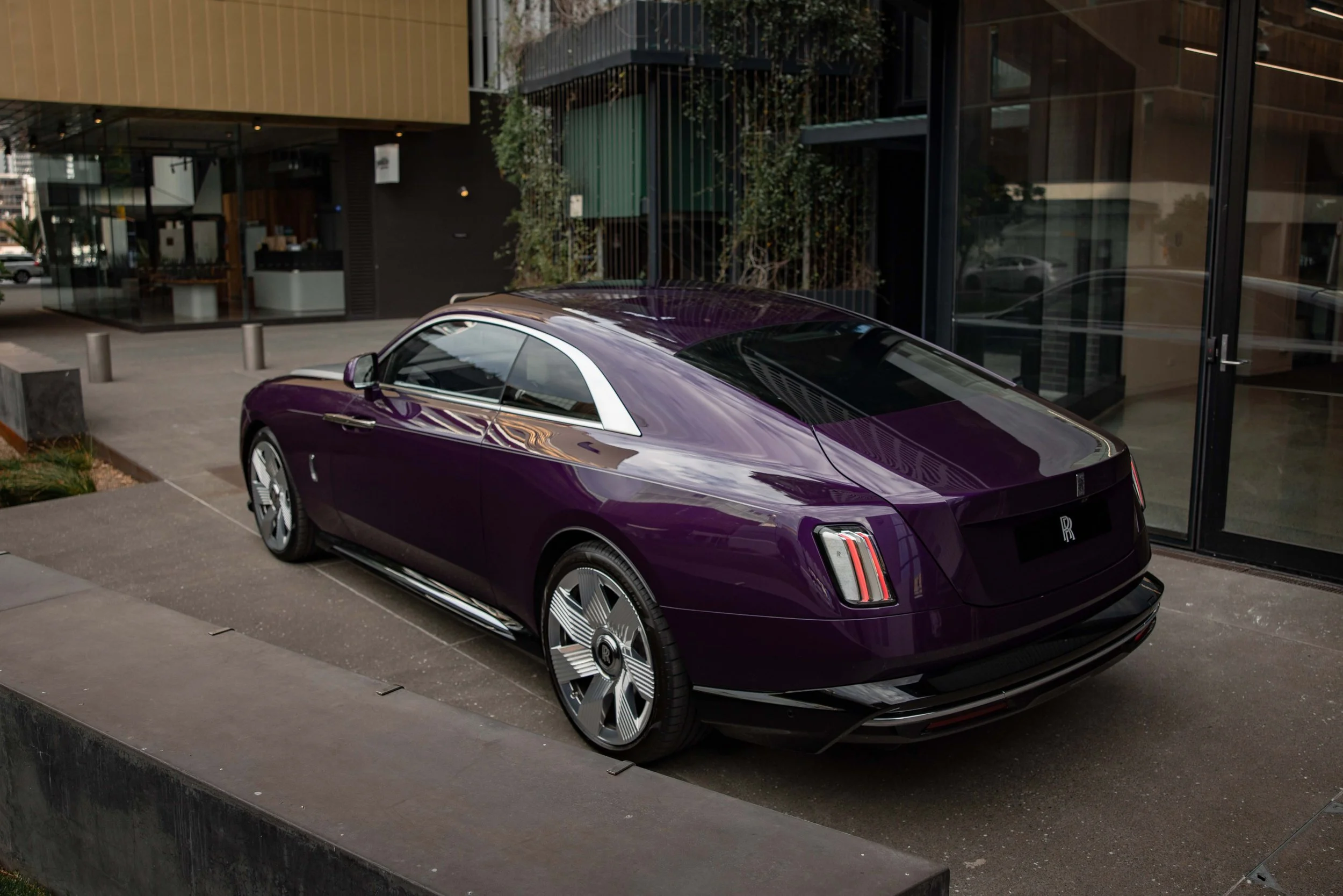 Rolls-Royce electric Spectre coupe wows Kiwi fans — AutoMuse