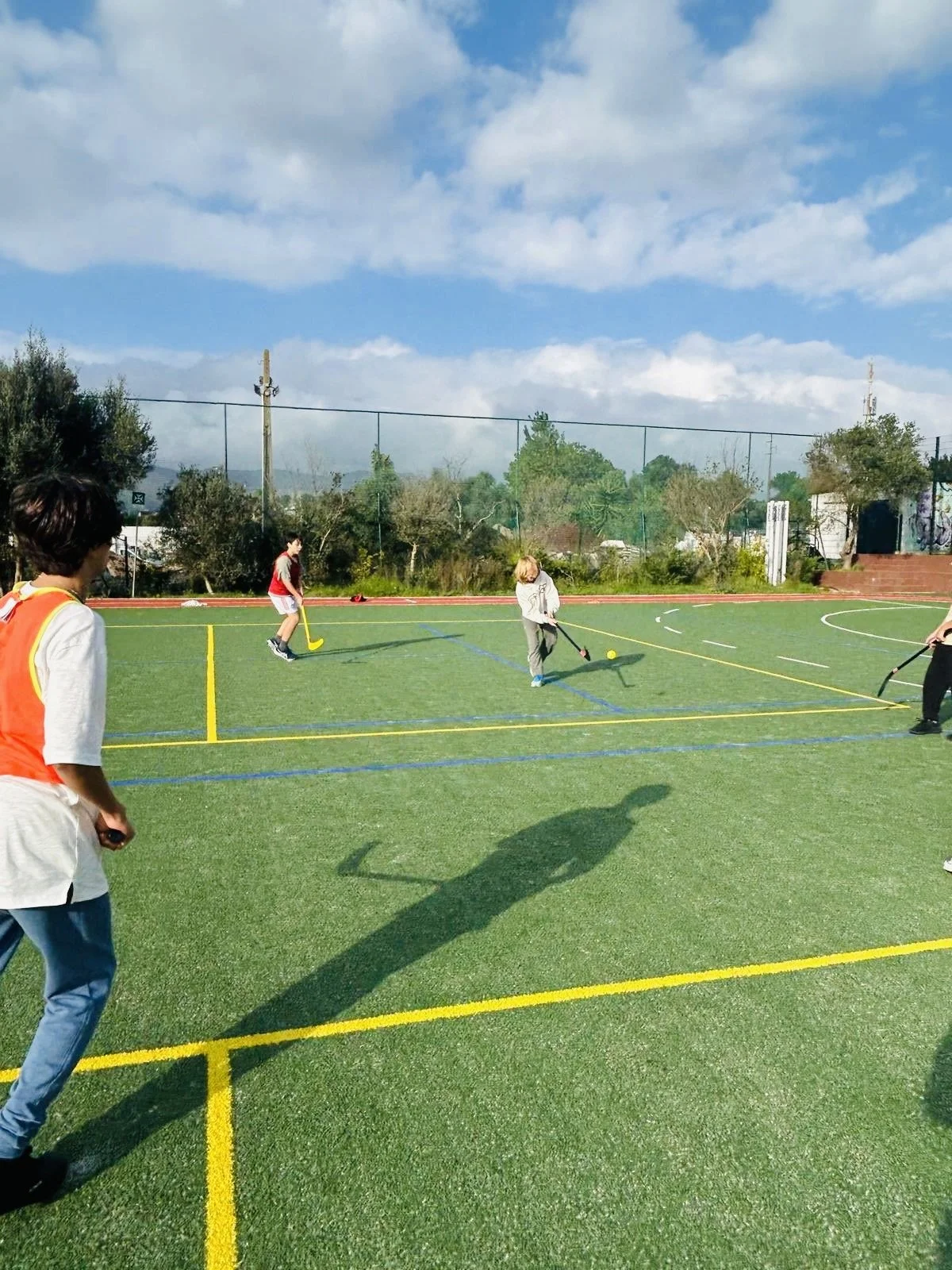 Middle School Students Embrace Hockey in PE Classes | Alunos do Middle ...