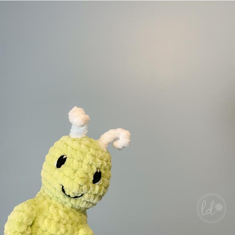 Chirps the Cricket - Free No Sew Crochet Pattern — Loopsy Daisy Crafts ...