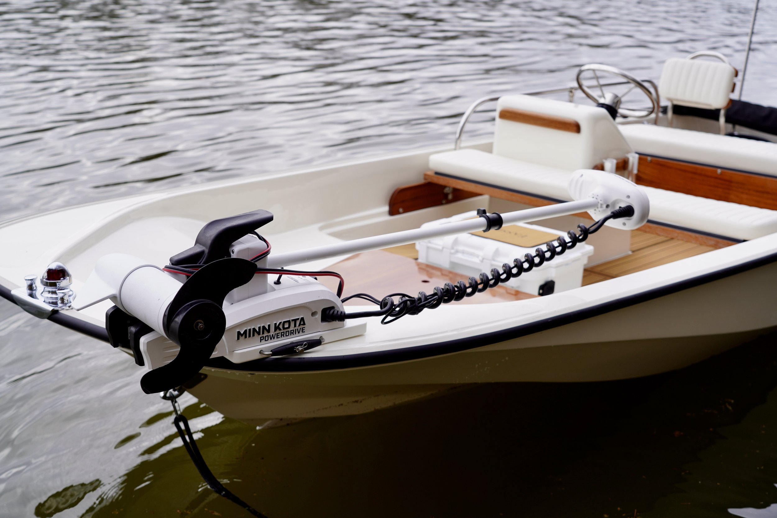 "White" - 1982 Boston Whaler 15' Custom - Side Console — FassēCo