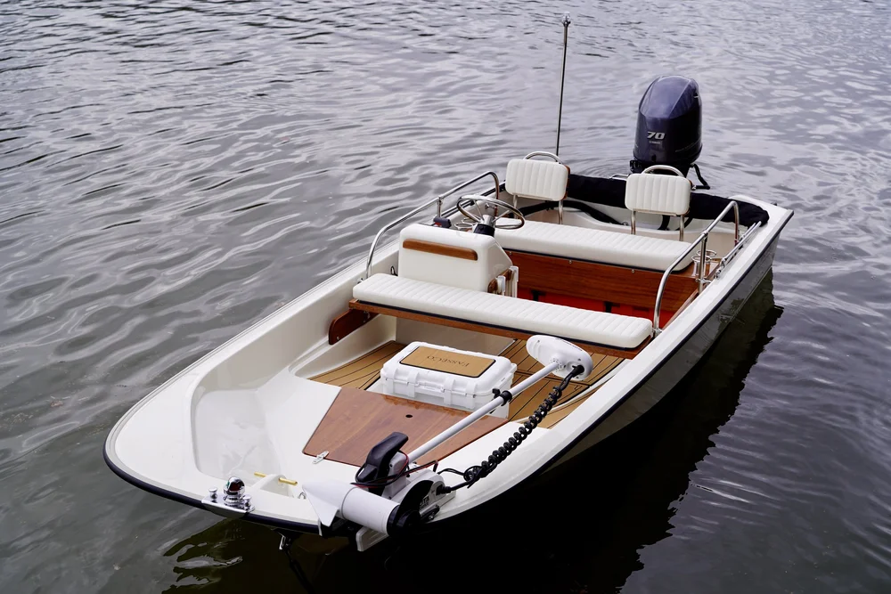 "White" - 1982 Boston Whaler 15' Custom - Side Console — FassēCo