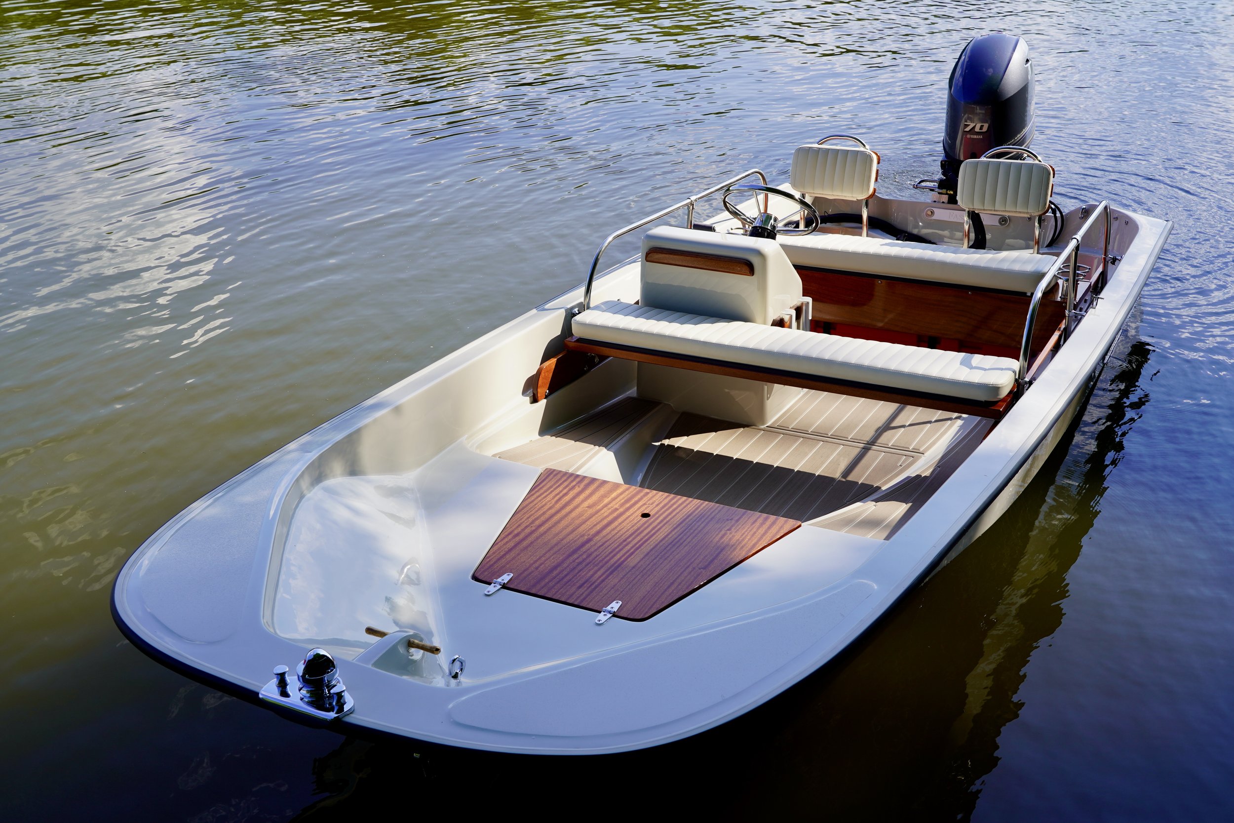 "Mishkin" - 1985 Boston Whaler 15' Custom - Side Console — FassēCo