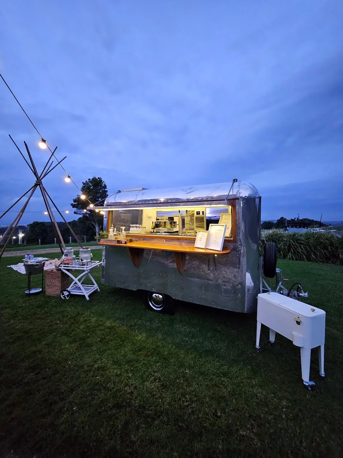Vintage Caravan Bar — Silver Belle Events