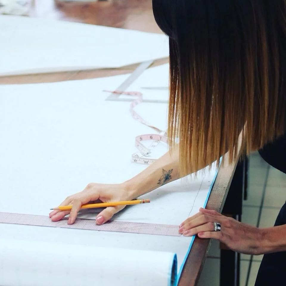 Talleres de Costura y Diseño — Ropajes Inc.