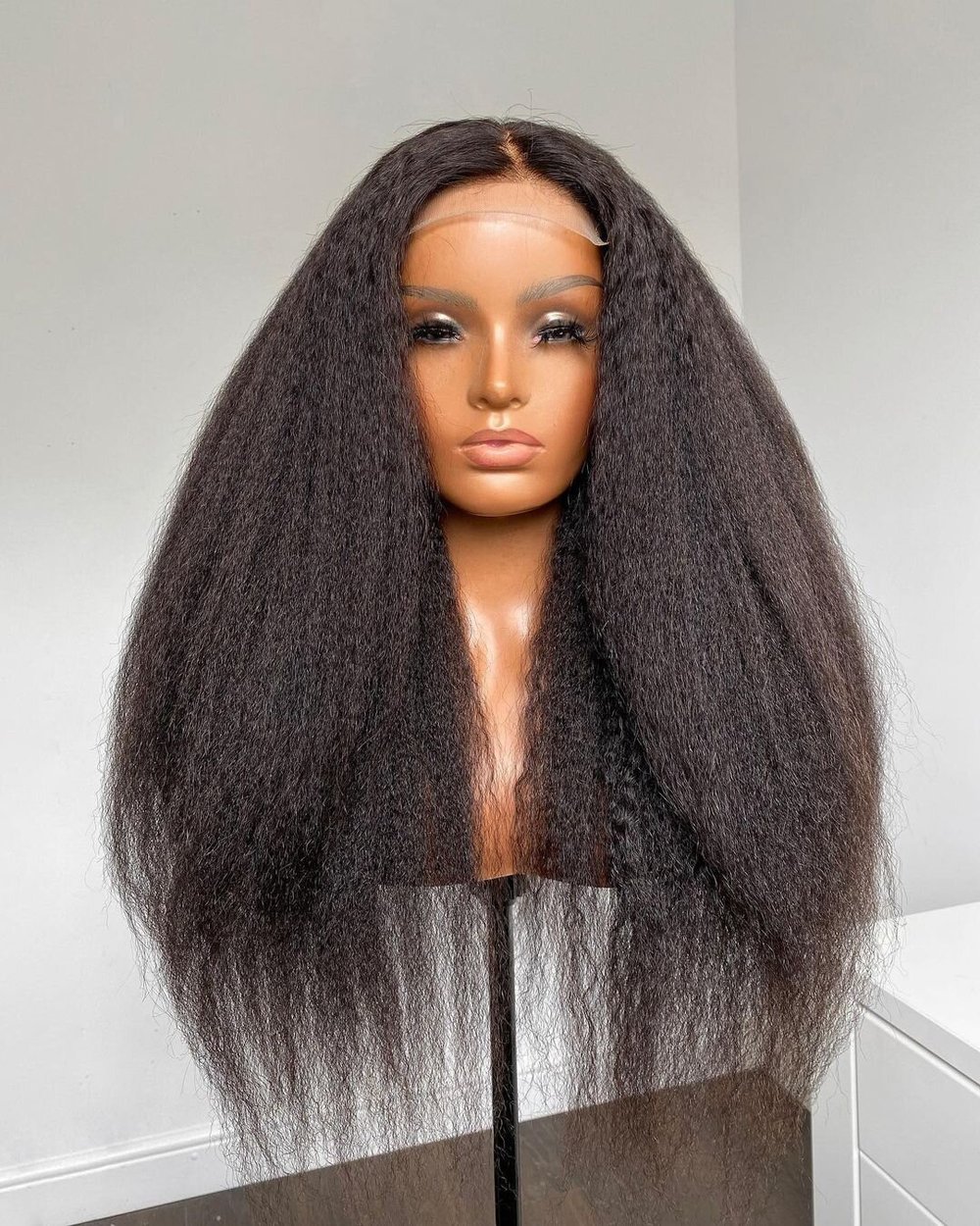 Idioma - Natural Honey Blonde Highlighted Kinky Curly Wig — wigsbyjenny