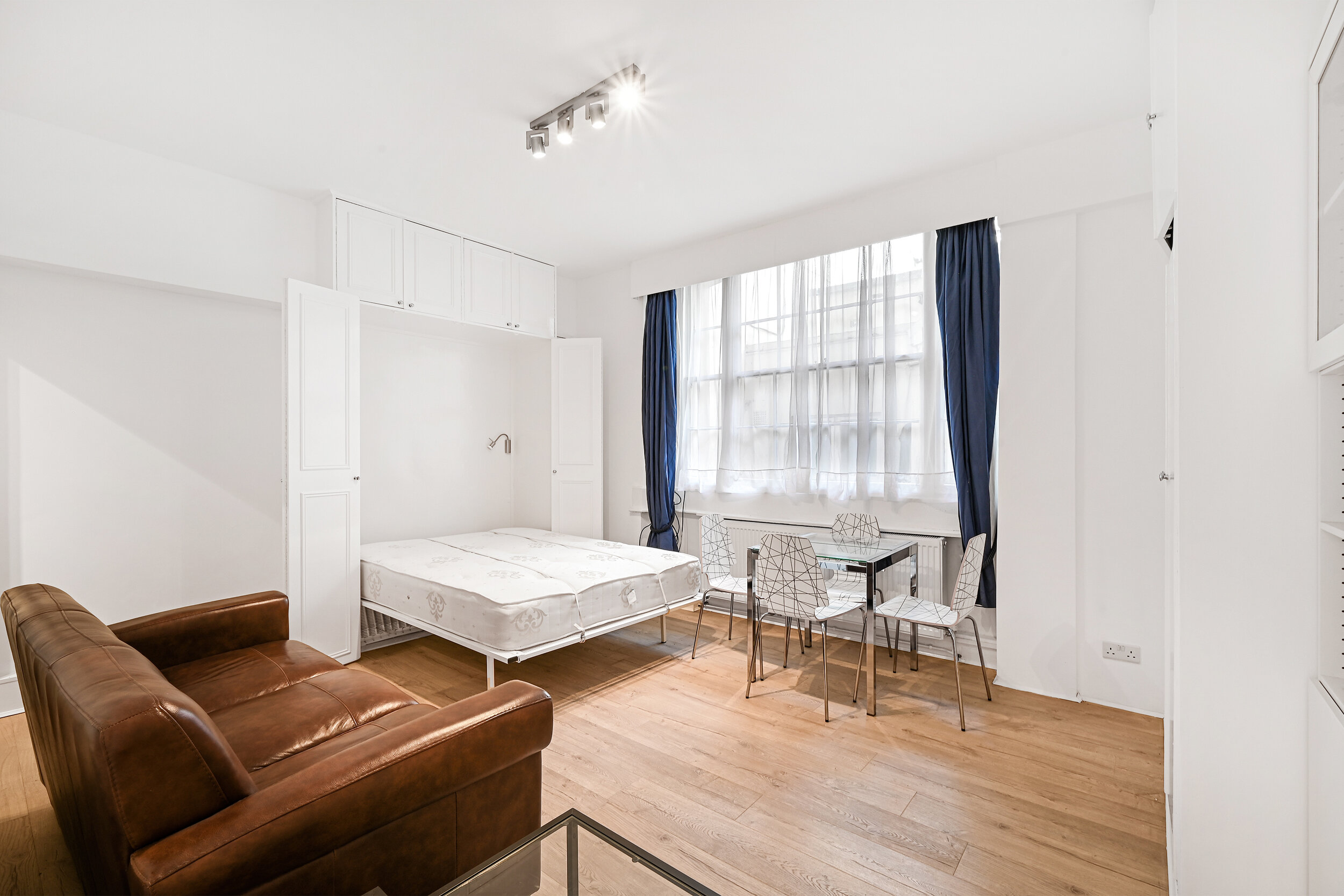 1 bed studio flat, Lowndes Square, Knightsbridge — ILES PRIME PROPERTY