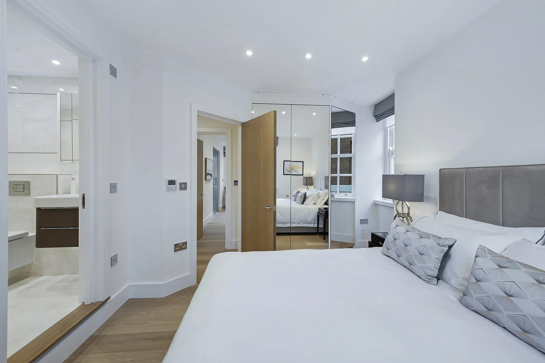 1 Lowndes Square, Knightsbridge — ILES PRIME PROPERTY