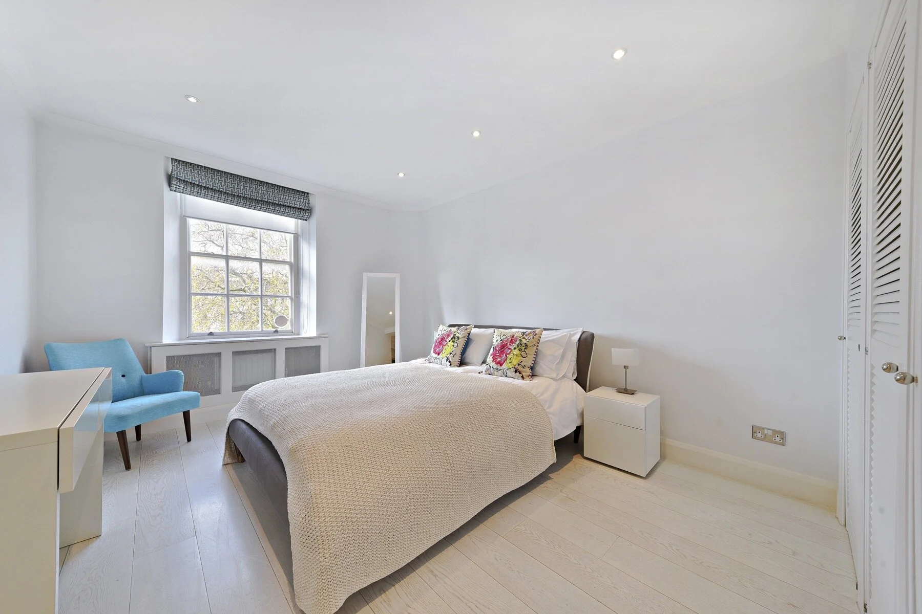 24 Lowndes Square, Knightsbridge — ILES PRIME PROPERTY