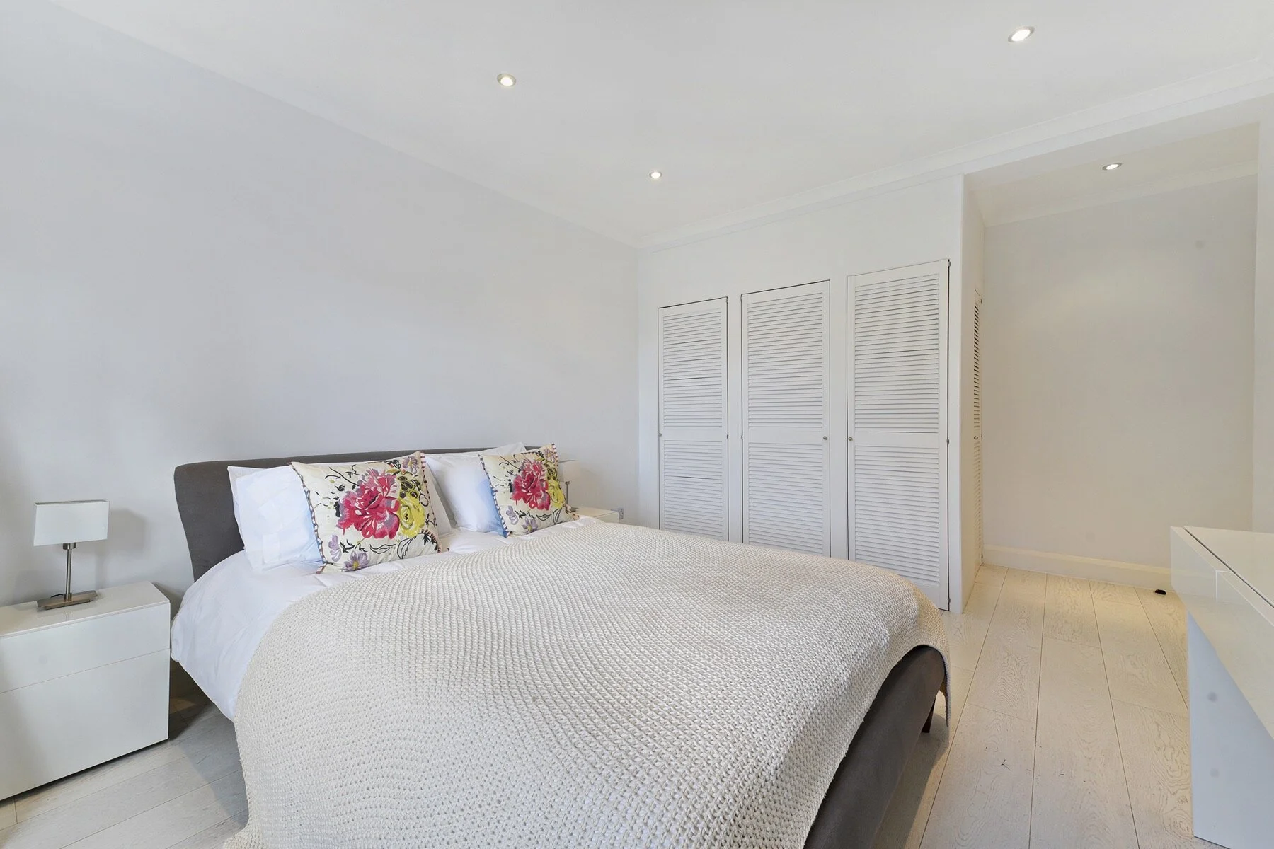 24 Lowndes Square, Knightsbridge — ILES PRIME PROPERTY