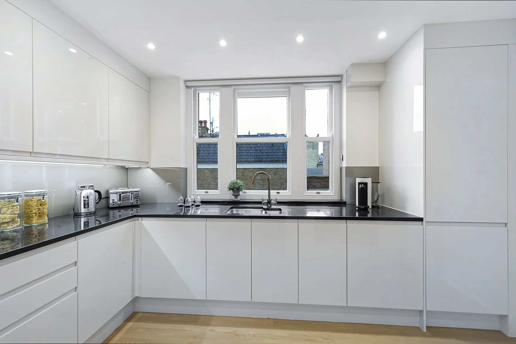 1 Lowndes Square, Knightsbridge — ILES PRIME PROPERTY