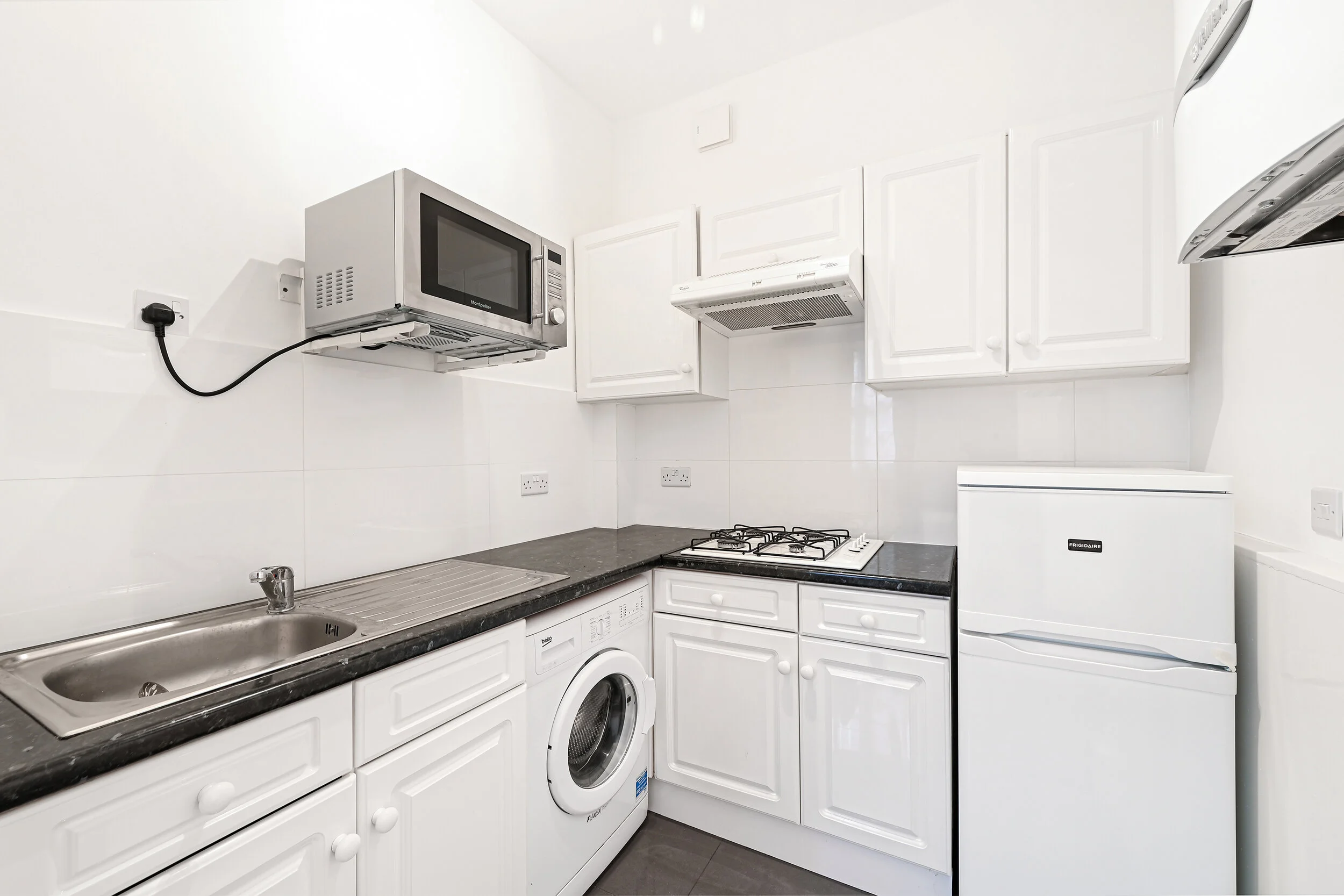 1 bed studio flat, Lowndes Square, Knightsbridge — ILES PRIME PROPERTY