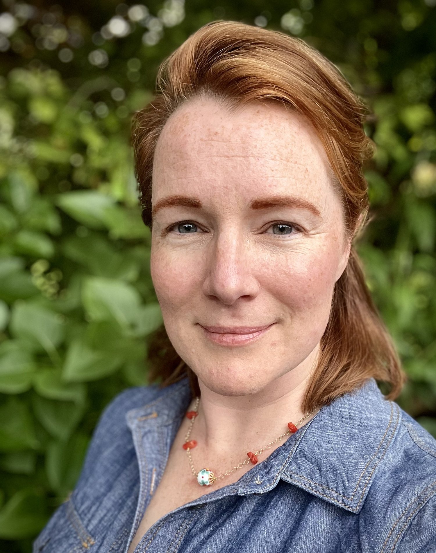 Our team — Daisy Rogers-Byrne, Fine Artist & Jazz Singer