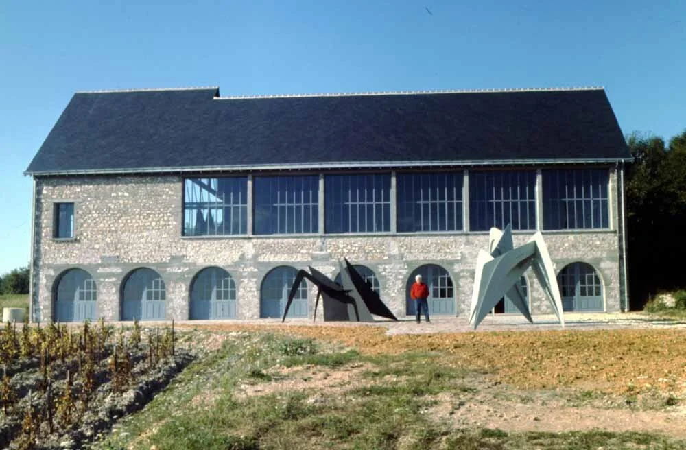 modern artist alexander calder life story - blog article | whipple ...