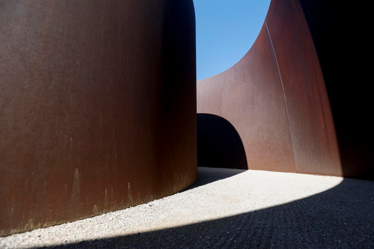 The Gravity of Art: Richard Serra’s Modern Vision in Steel | whipple ...