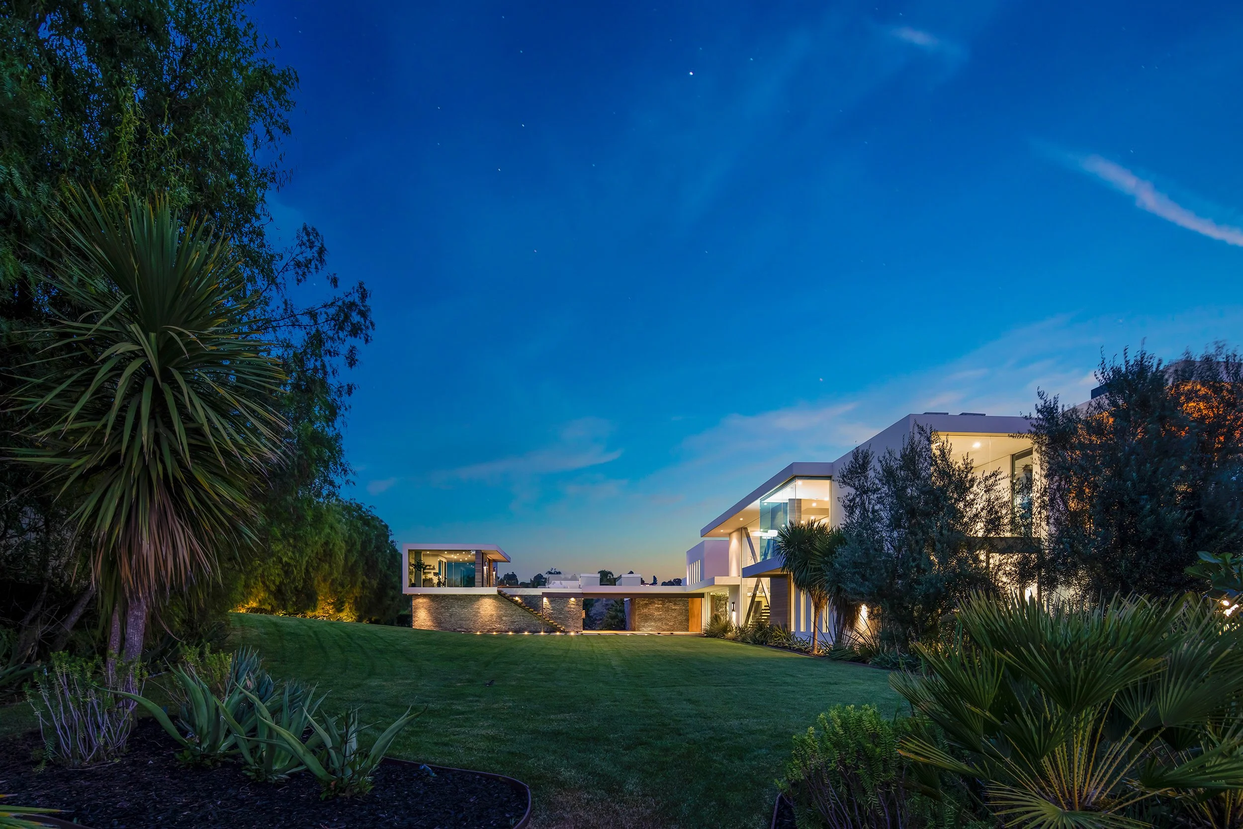 benedict canyon 2023 luxury resort style home in beverly hills | modern ...