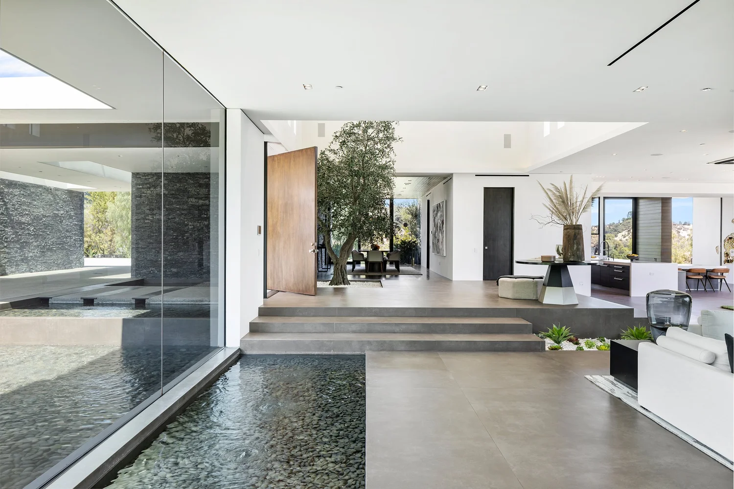 benedict canyon 2023 luxury resort style home in beverly hills | modern ...
