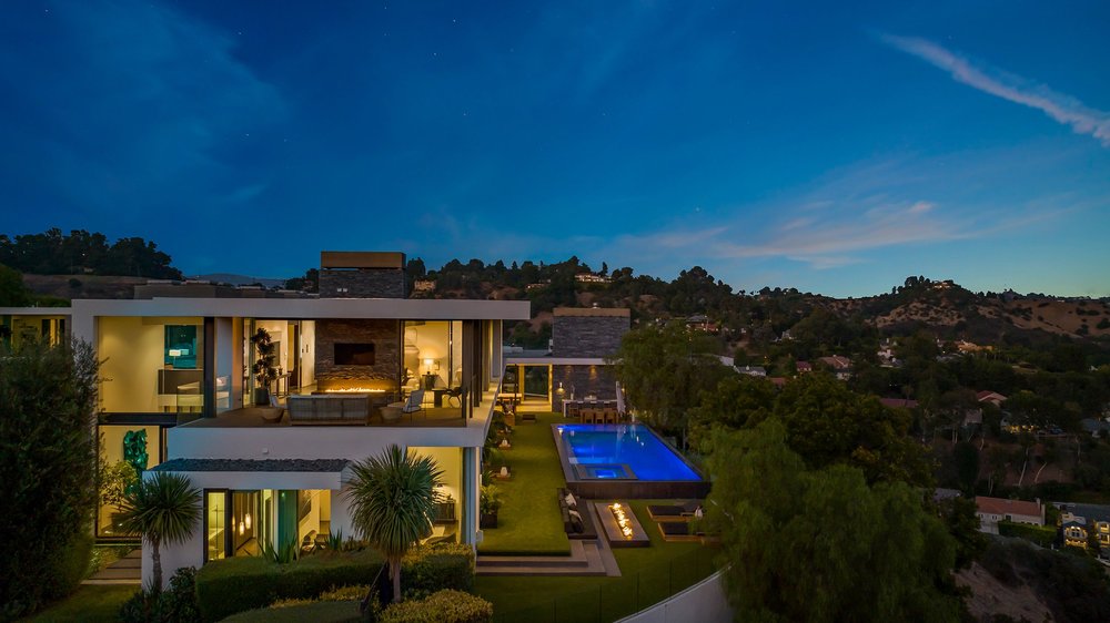 benedict canyon 2023, a modern indoor outdoor luxury resort style home ...