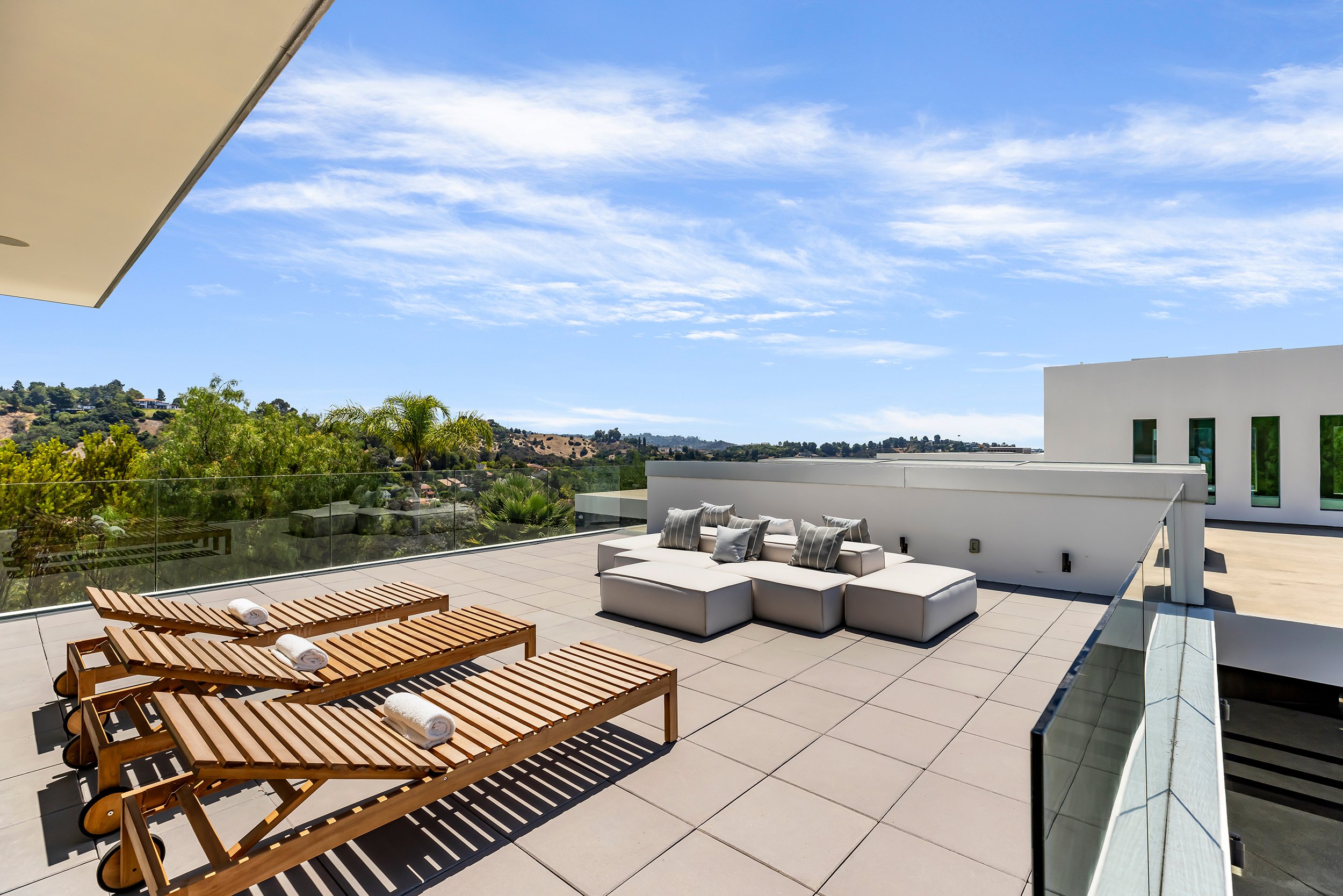 benedict canyon 2023 luxury resort style home in beverly hills | modern ...