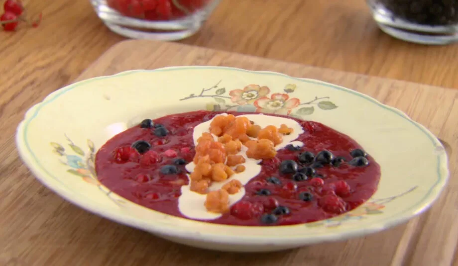 Berry Soup with Sour Cream — NSC