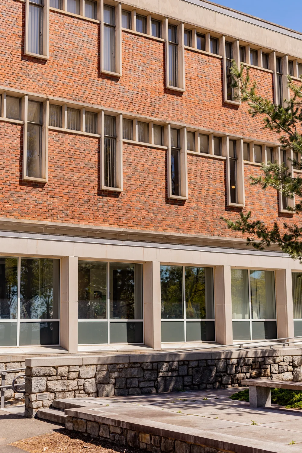 Robert Frost Library — Amherst Business Improvement District