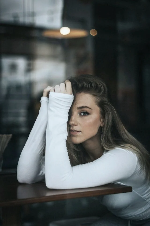 5 einfache Posing-Tipps für atemberaubende Portraitfotos