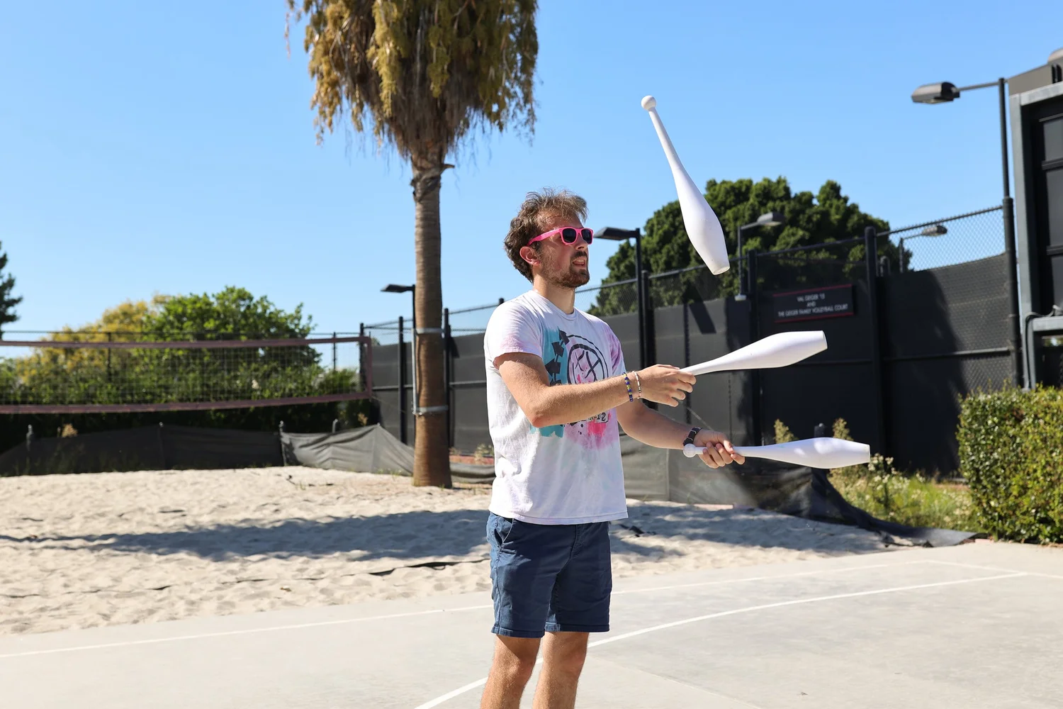 Juggling club offers mindful meditation, childlike fun to stressed-out ...