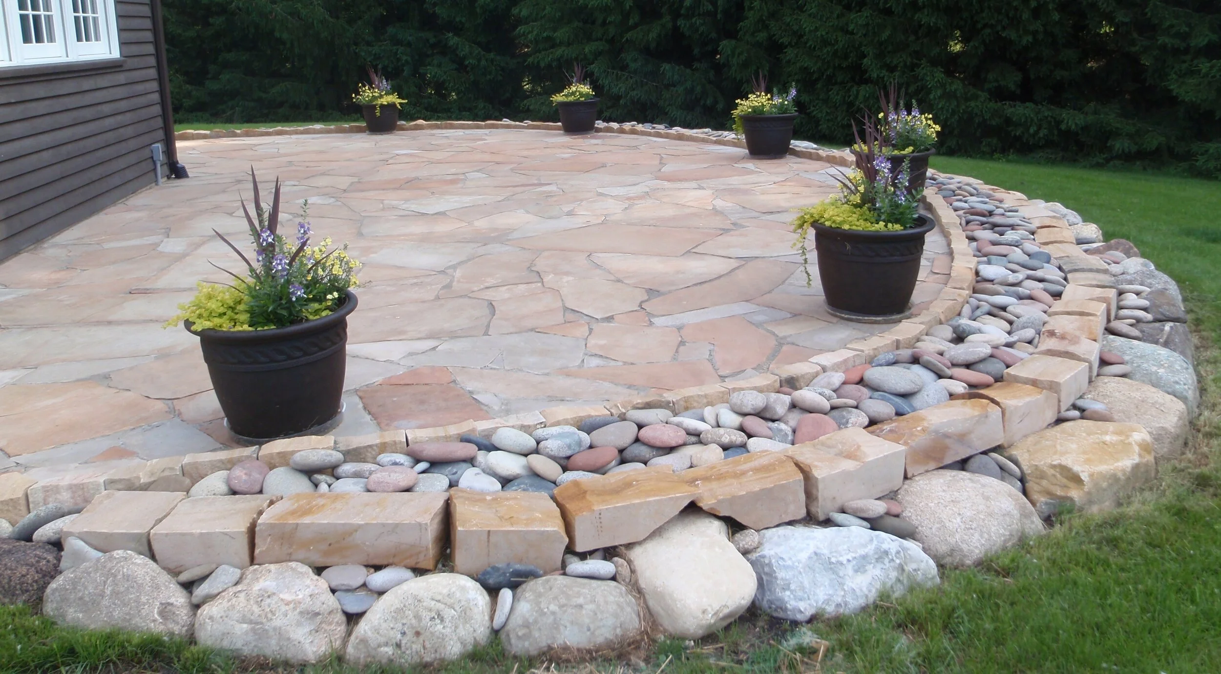 Carmel Cream™ Lawn Edging — Krukowski Stone