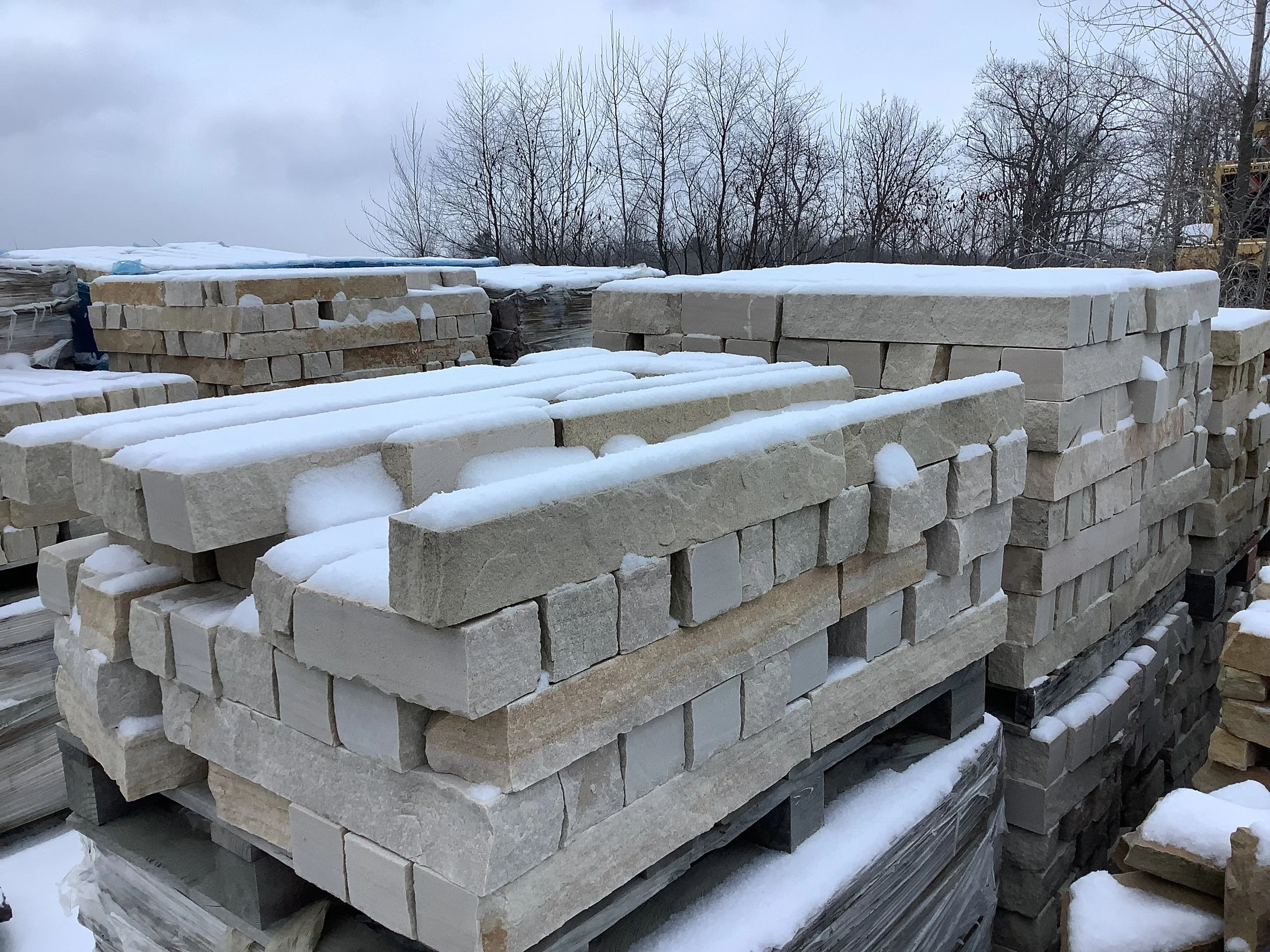 Cambrian Cream™ Lawn Edging — Krukowski Stone