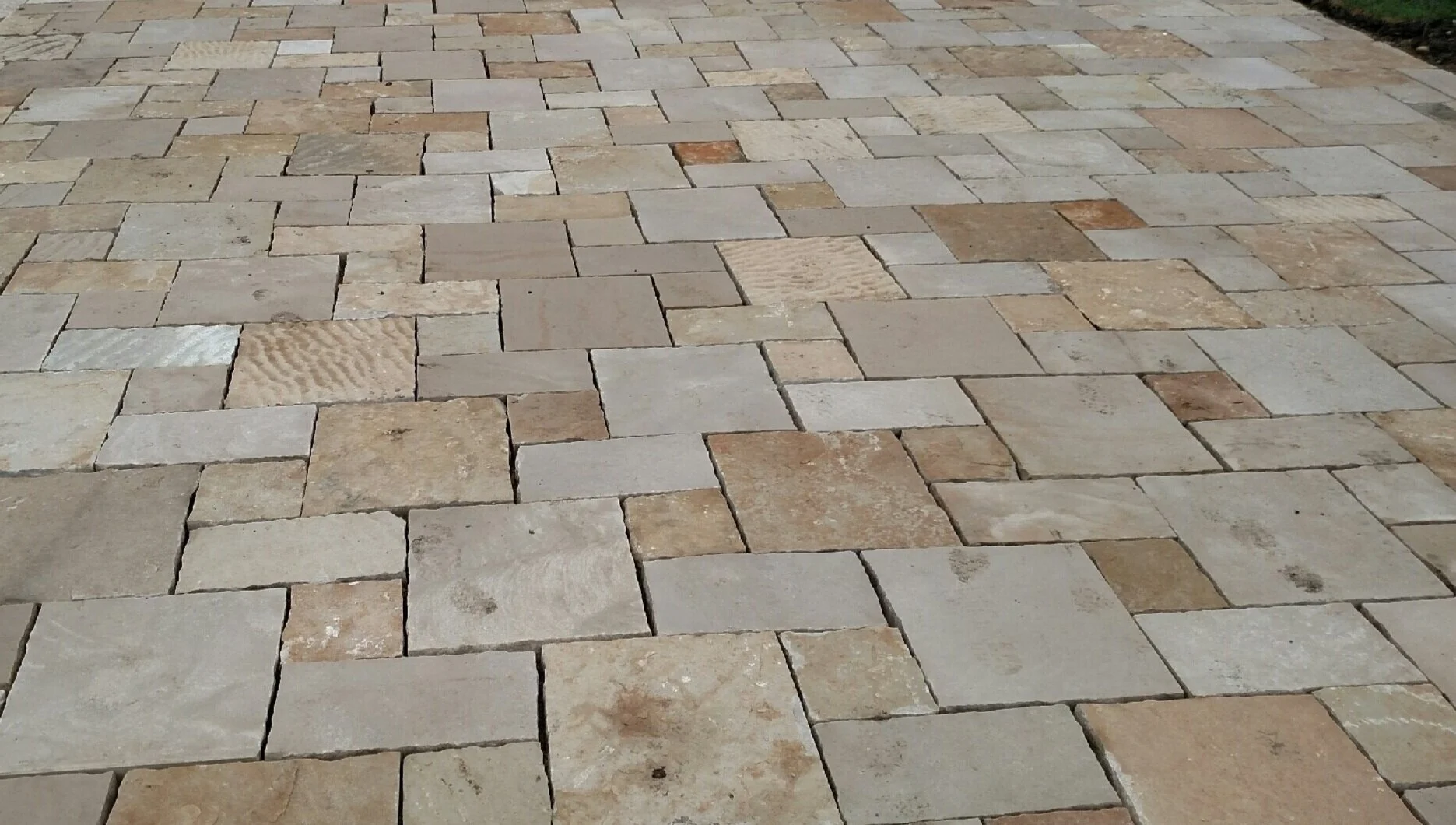 Cambrian Cream™ Thermal and Sandy Creek™ Patterned Flagstone ...