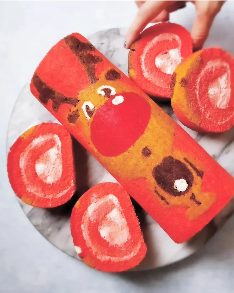 Rudolph The Reindeer Candy Cane Cake Roll (Swiss Roll) — Sasha Cakes ...