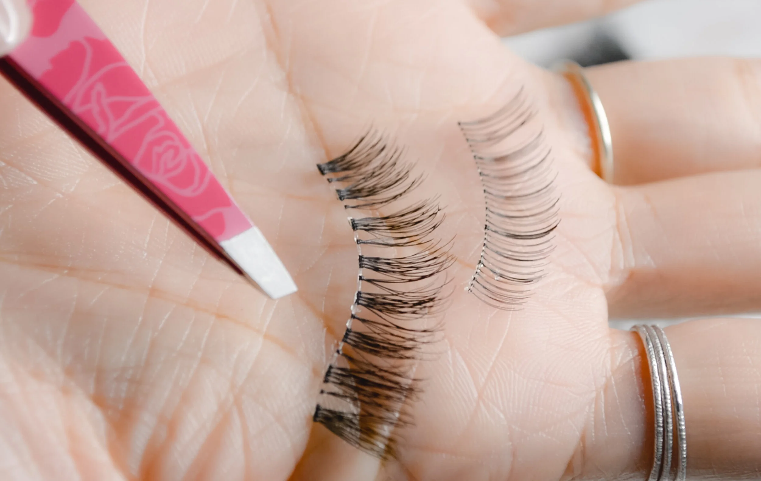 How to apply False Lashes on all eye shapes — ...with Saj