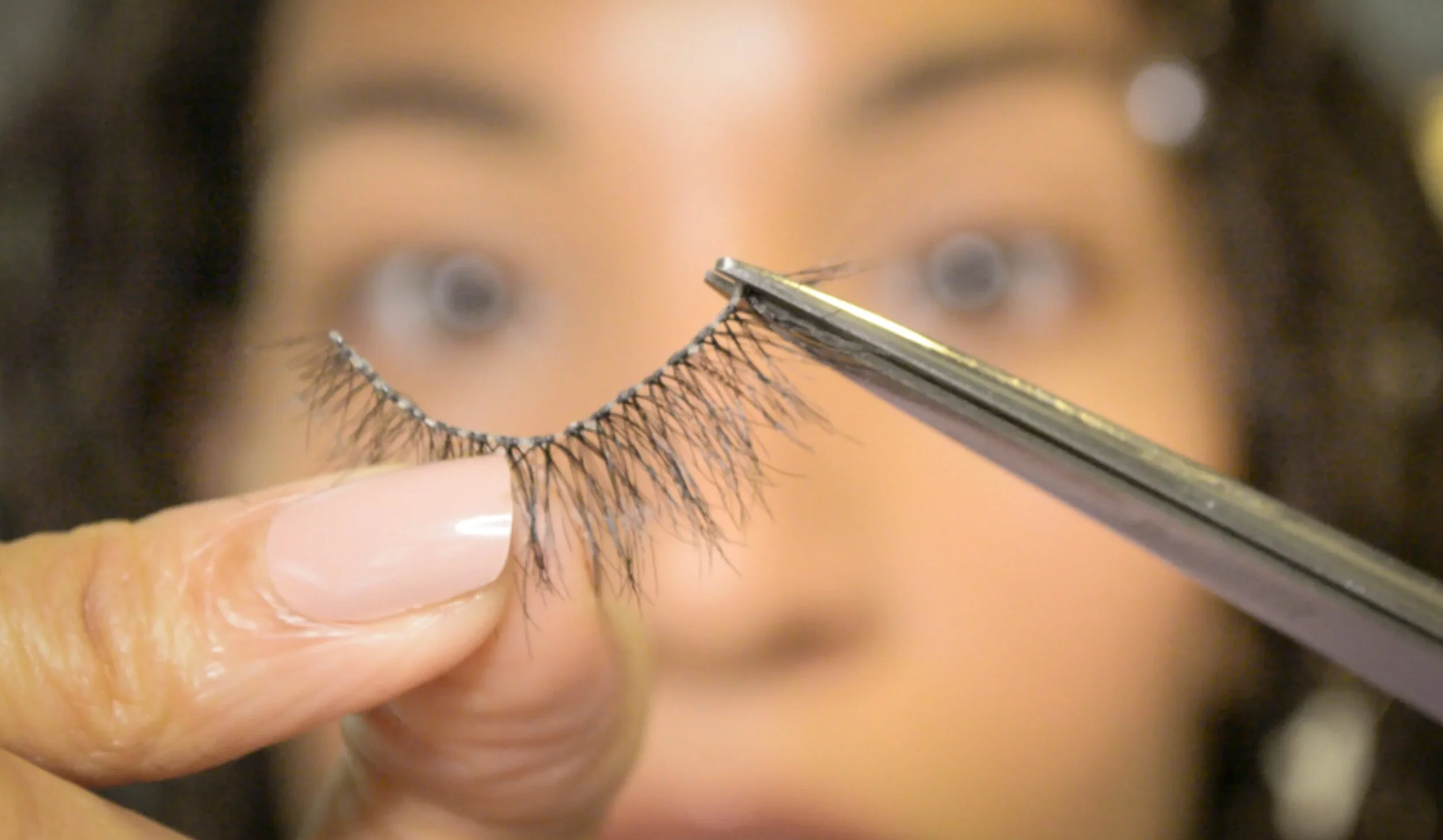 How to apply False Lashes on all eye shapes — ...with Saj