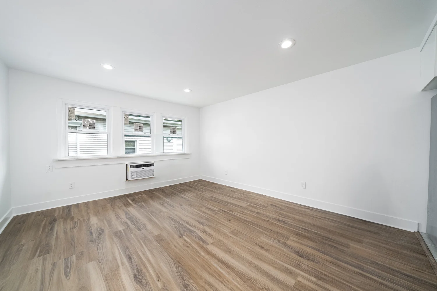 33-37 W 32nd St. #B4 — The Moorefield Group