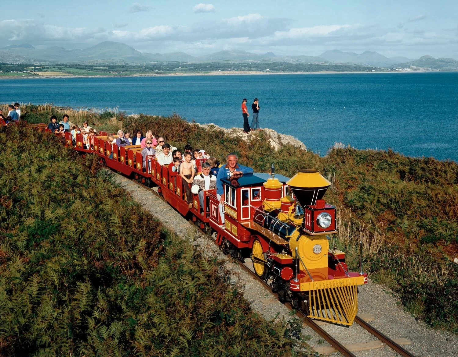 Design Discovery: John Hinde’s 1960s-70s postcards of Butlin’s holiday ...