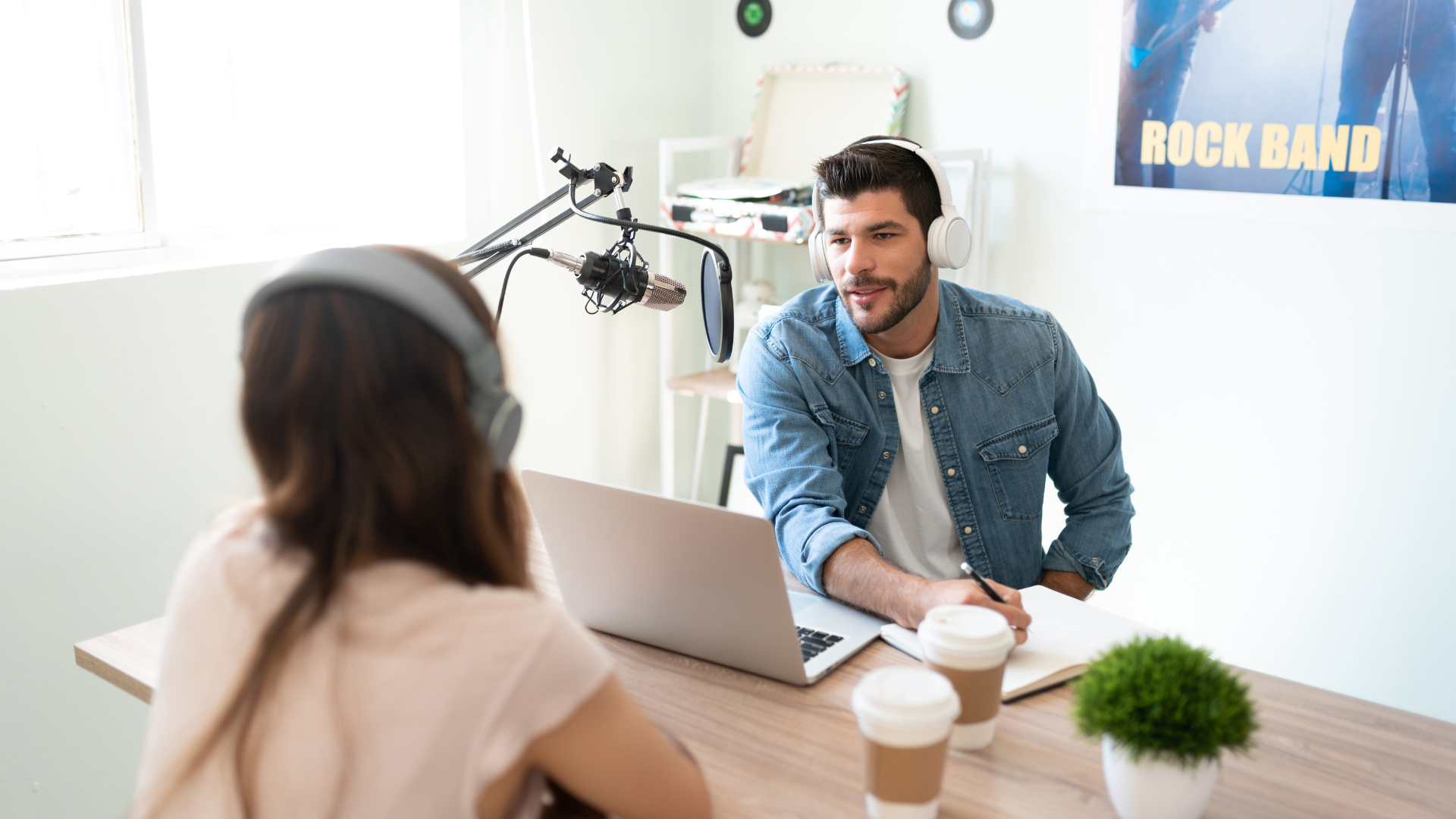What Does a Podcast Manager Do? Role Overview — Smart Virtual Assistant