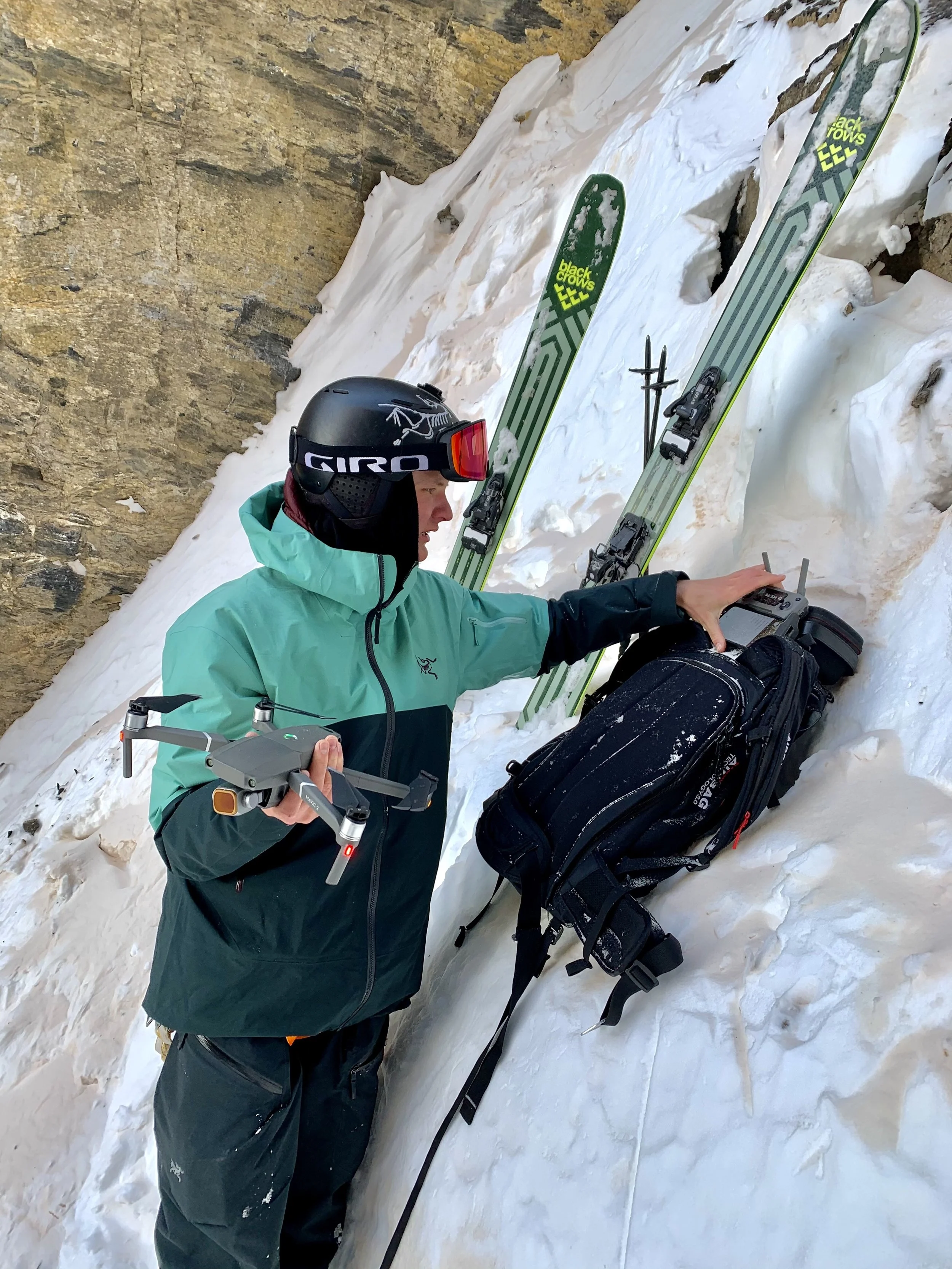 About 1 — LOIC ISLIKER