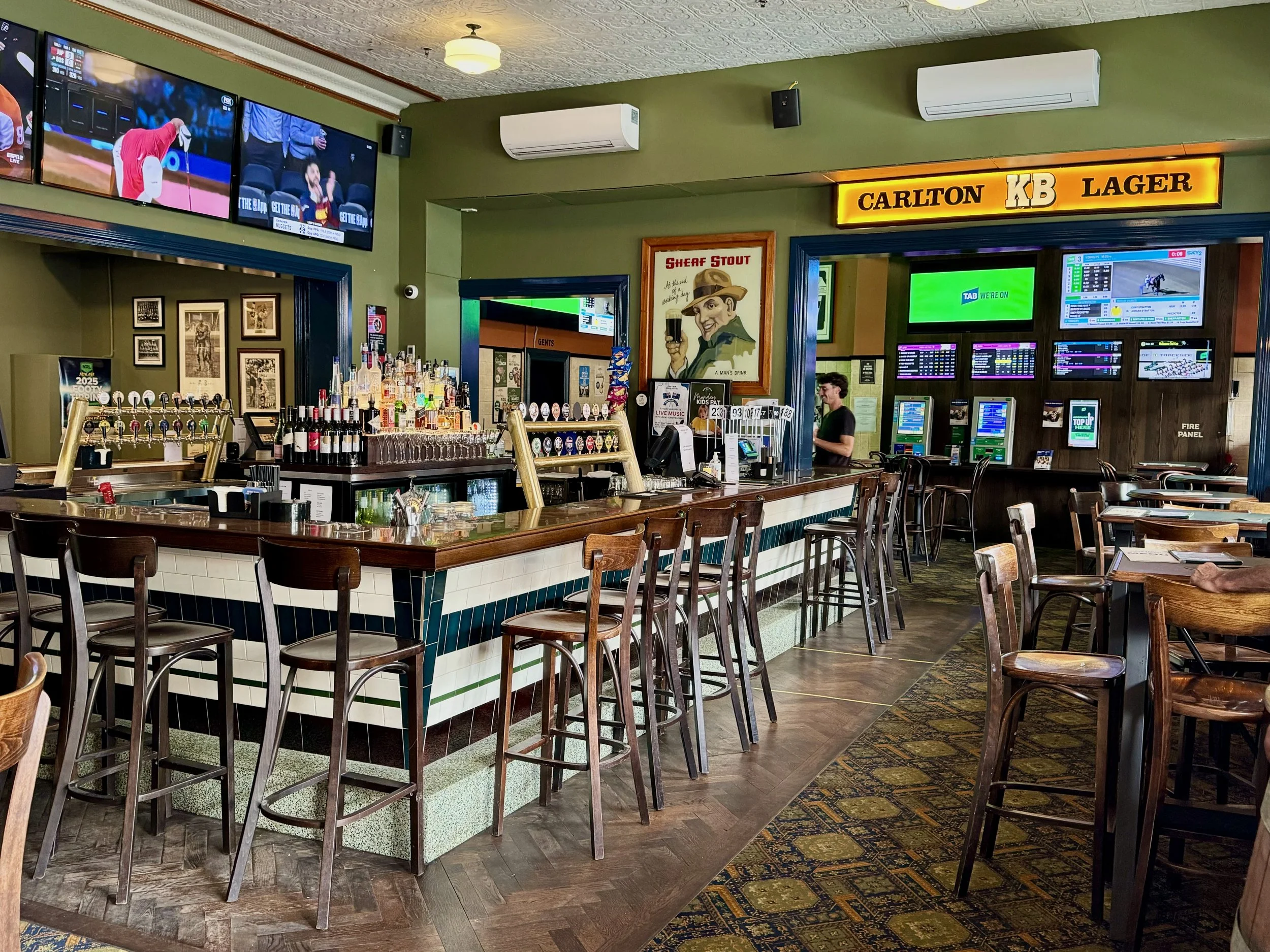 Captain Cook Hotel Botany