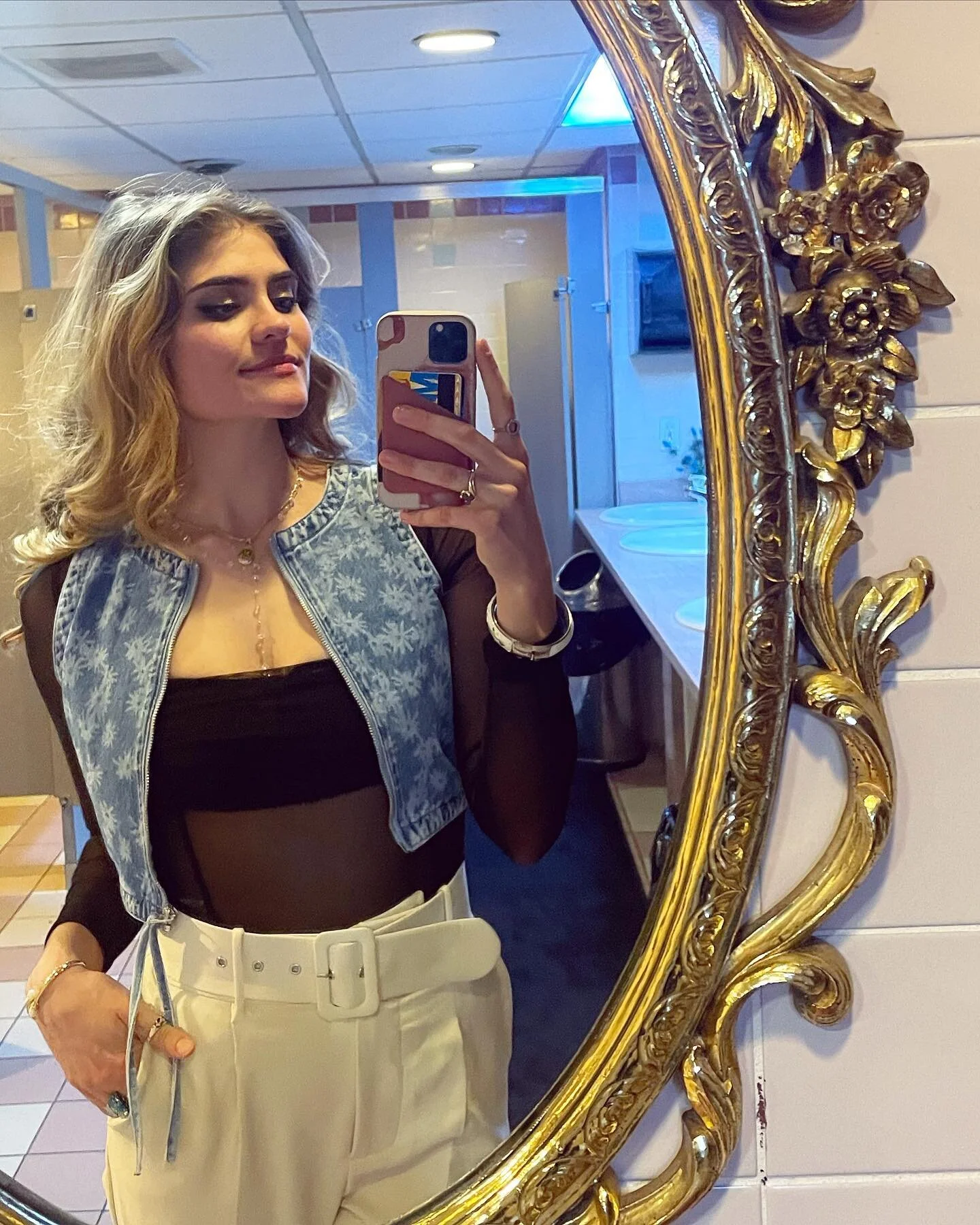 About — Ellie Roddy